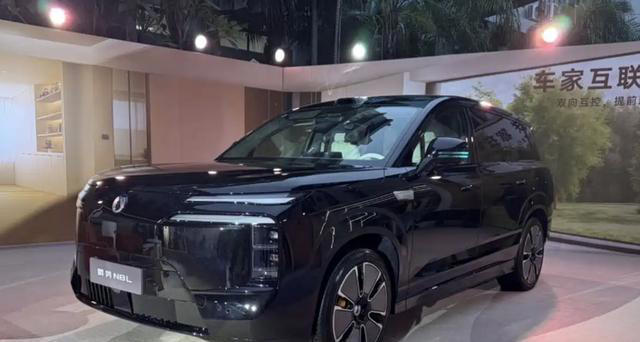 又一大六座SUV，腾势N8L售29.98万起，自己人都不放过