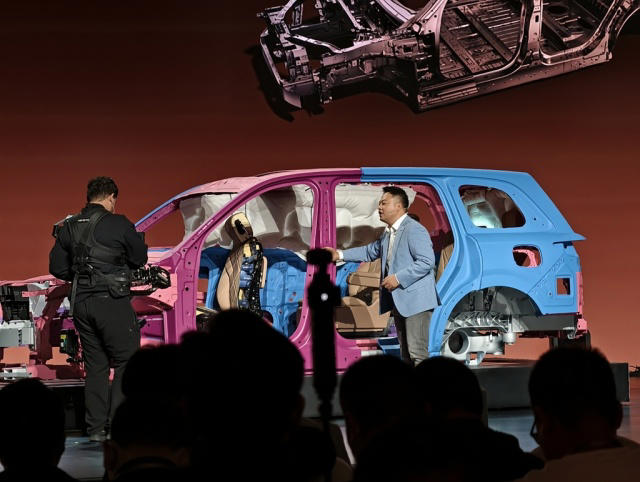 大六座旗舰SUV风云T11上市限时抢鲜价17.99万元起