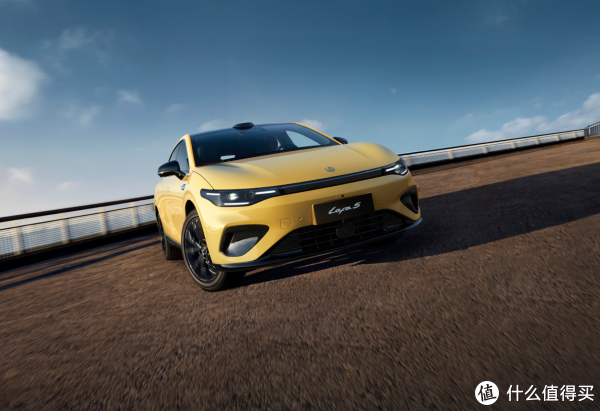 10.58万起！零跑Lafa 5开启预售，160kW电机的纯电小钢炮？