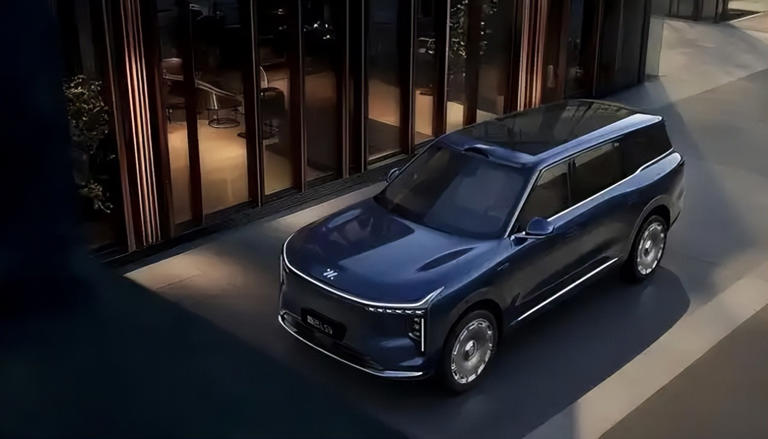 智己LS9大型旗舰SUV预售开启，33.69万起售，30分钟小订8000辆