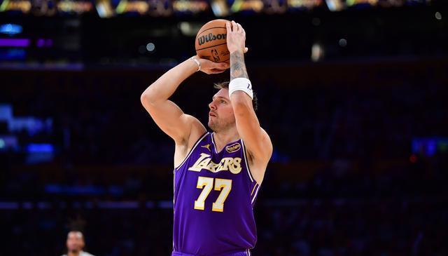 场均轰40分11板9.2助，东契奇MVP榜仅排第五！前四都是哪些超巨？