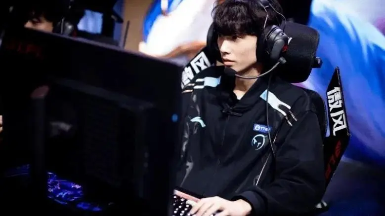 LPL最强教练加盟JDG！TT痛失核心成员，SeTab被爆转会KC