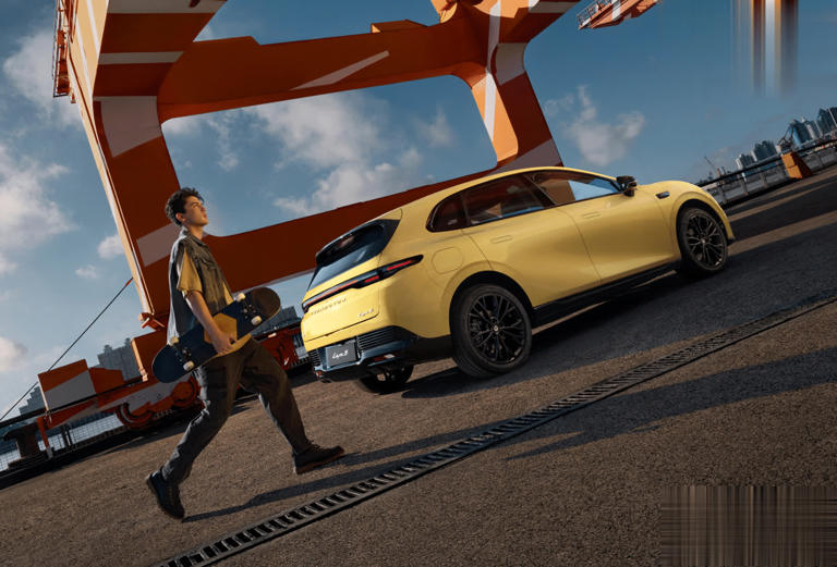 10.58万起！零跑Lafa 5开启预售，160kW电机纯电小钢炮？