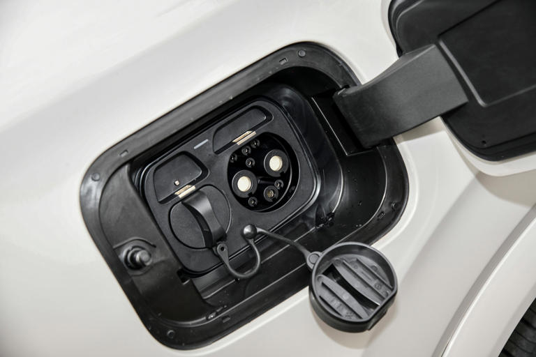 12万级230km纯电续航SUV，蓝电E5 PLUS开启预售