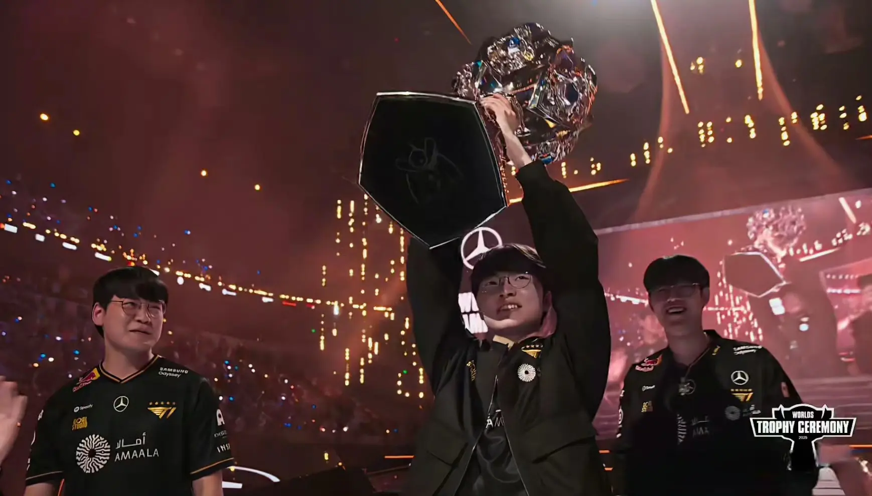 从2013到2025年，六冠王！Faker带队T1击败KT，电竞传奇永不落幕