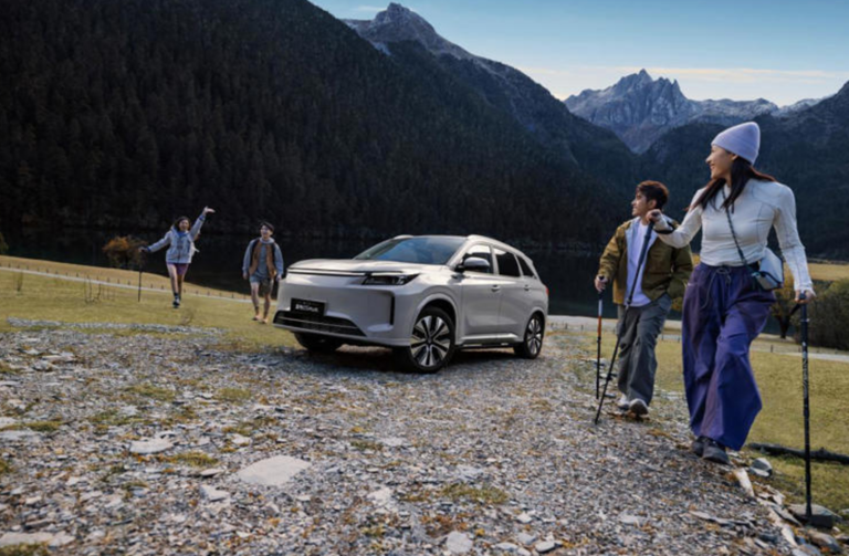 新款蓝电E5 PLUS来袭！10万级插混SUV，续航四驱配置全都有