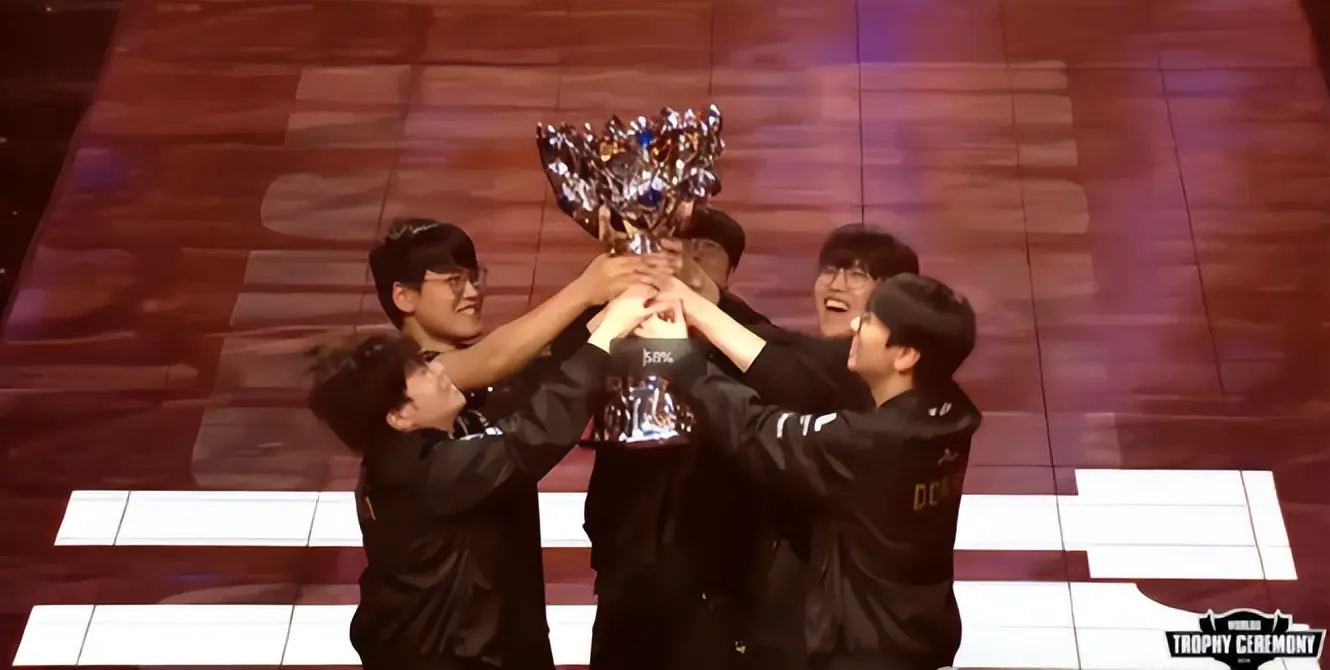 Faker夺冠后发言太扎心，让整个LPL汗颜！尺帝被剥夺第一AD