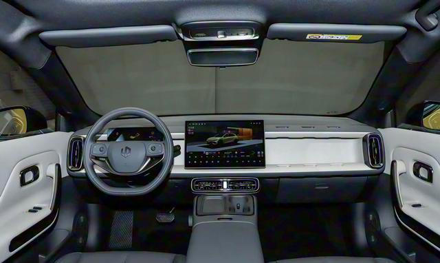 纯电钢炮开卷！零跑Lafa5预售10.58万起，加速6.4秒破百！