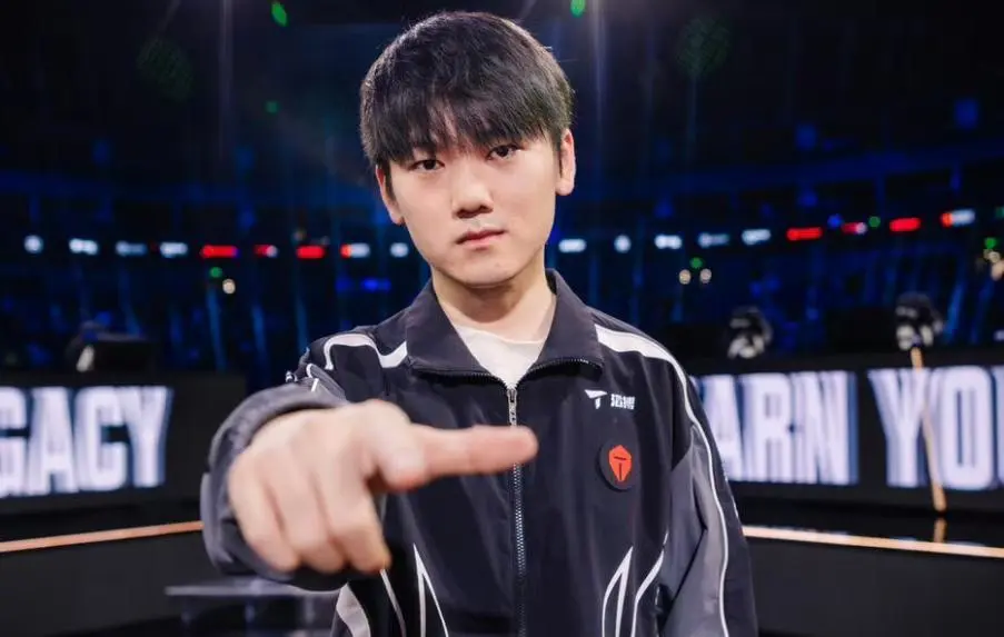 Kanavi被Jackeylove力挺引争议！Faker遭遇危机，再谈退役问题