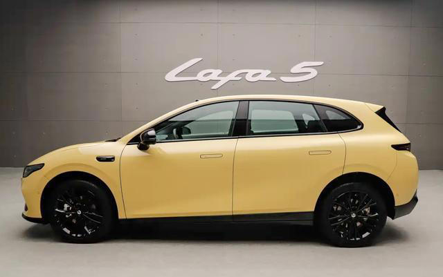 纯电钢炮开卷！零跑Lafa5预售10.58万起，加速6.4秒破百！