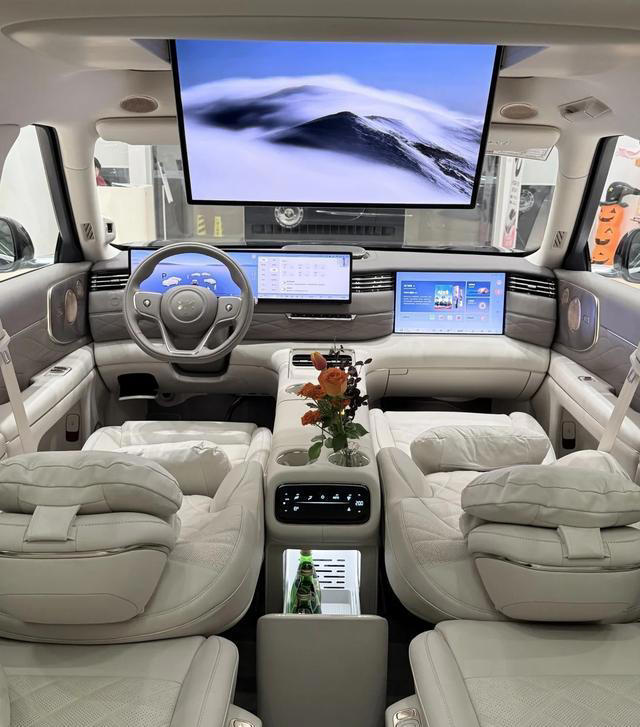 智己LS9：33.69万起，防晕车黑科技，打造舒适出行新体验