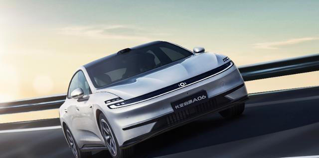 10.99万起步！长安启源A06上市，纯电版比增程版便宜！