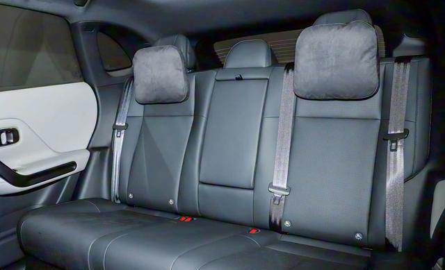 纯电钢炮开卷！零跑Lafa5预售10.58万起，加速6.4秒破百！