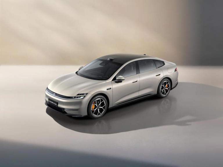 杀疯了！同级唯一前双后五，长安启源A06仅10.99万起