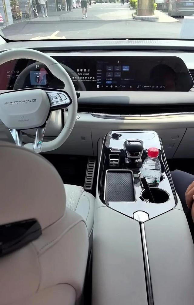 星海V9，光凭外观就被问爆！5.2米大尺寸MPV，商务家用都有面