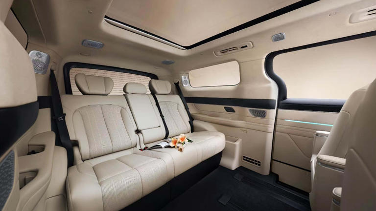 吉利银河首款MPV曝光，V900采用增程动力