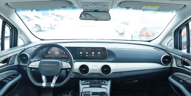 东风风行游艇PHEV：1.5T插混MPV，轴距2900mm，百公里油耗仅5.4L