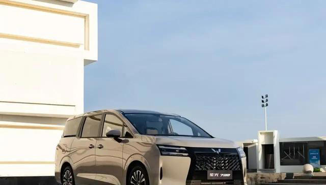 五菱 800万 MPV传奇再升级，星光 730 预售来袭，解锁家庭出行新体验