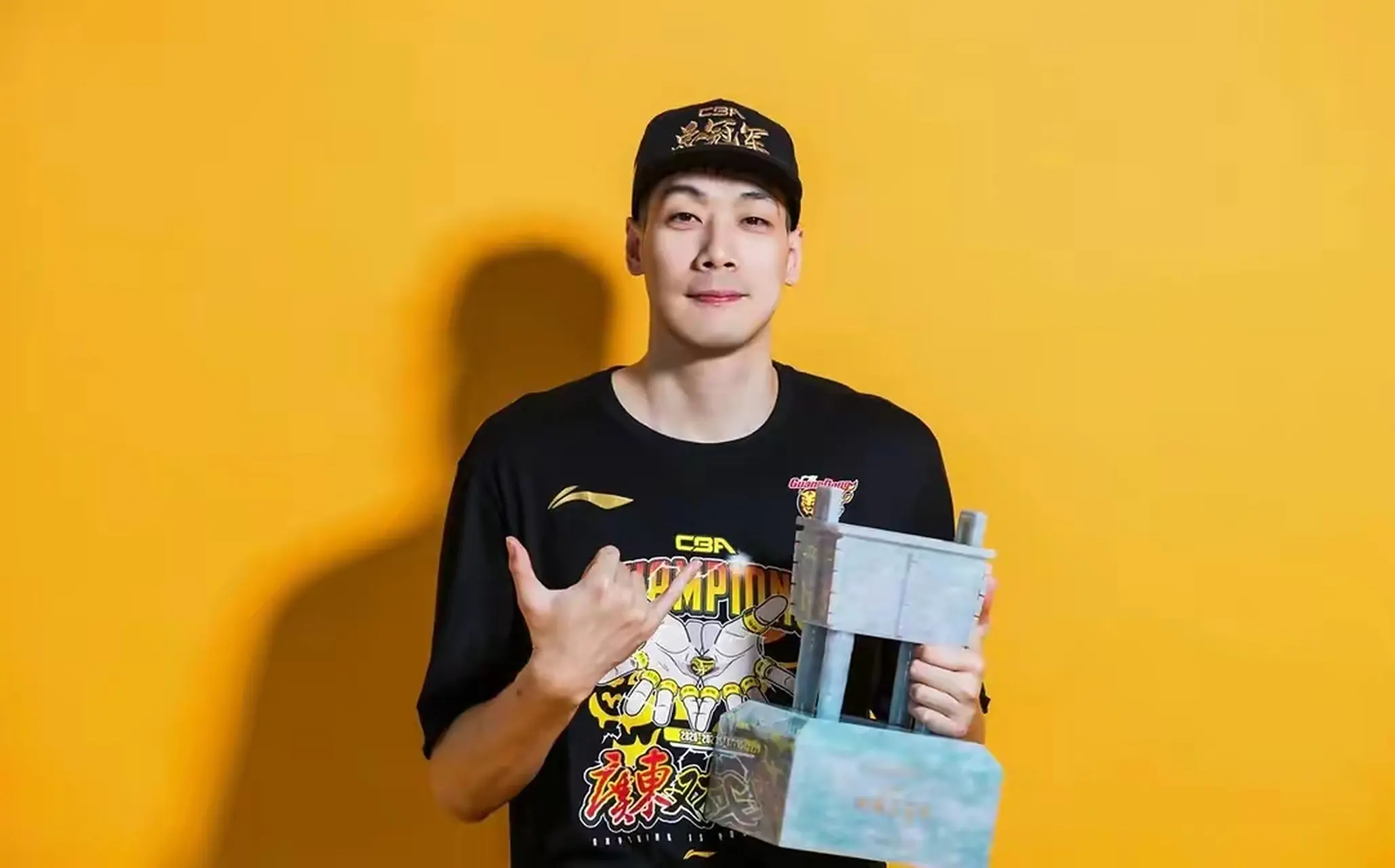 CBA快讯，任骏飞告别广东队，李悦洲场均40分，李根担任总经理