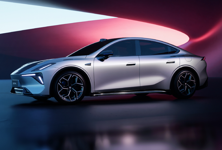 深蓝L06正式上市 限时权益价13.29万起 多项配置免费送