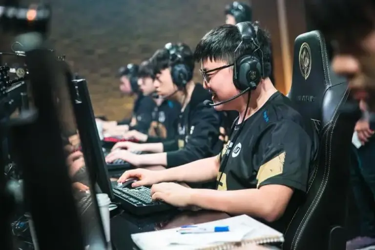 Uzi妻子：Uzi复出加入IG是假消息，网友：有点可惜