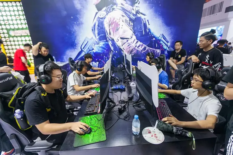 FPX退出LPL背后：电竞俱乐部的“至暗时刻”还是“断臂求生”？