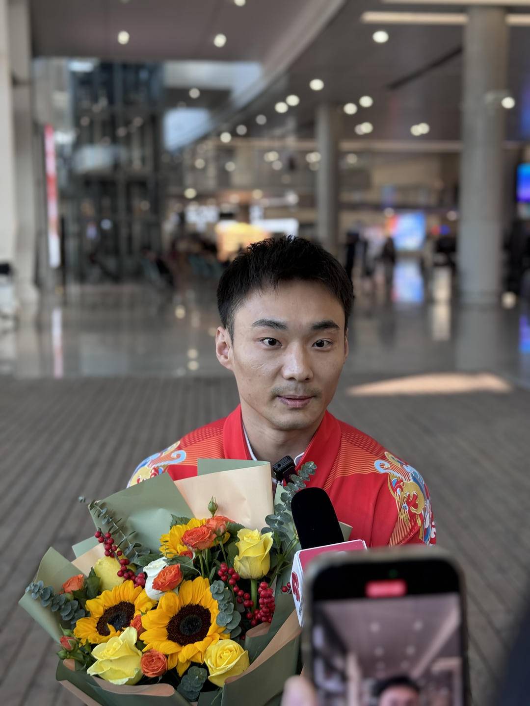 第十五届全运会江苏体操队、游泳队载誉归来