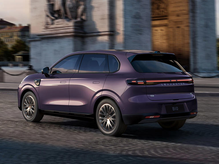 零跑B10 10.98万起，激光雷达版最低12.98万