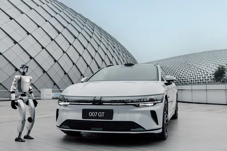 极氪007GT内饰官图曝光，基于007打造有两款配色