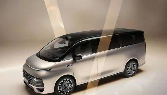 吉利银河首款豪华旗舰MPV——银河V900官图发布，11月21日见！