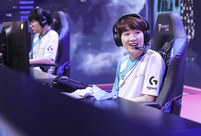 韩媒：KT选手团认为下路需要老练、能阅读游戏走势的选手