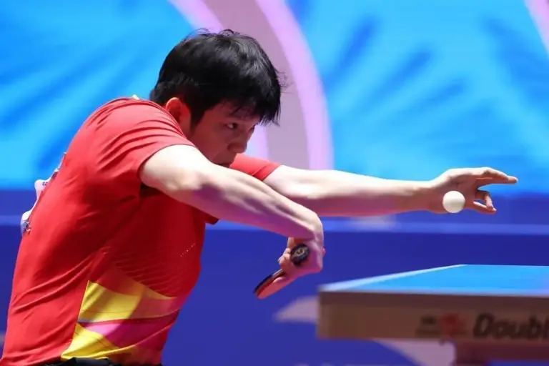 CCTV5直播，18:00，樊振东VS王楚钦，马龙VS许昕，4大奥运冠军争冠