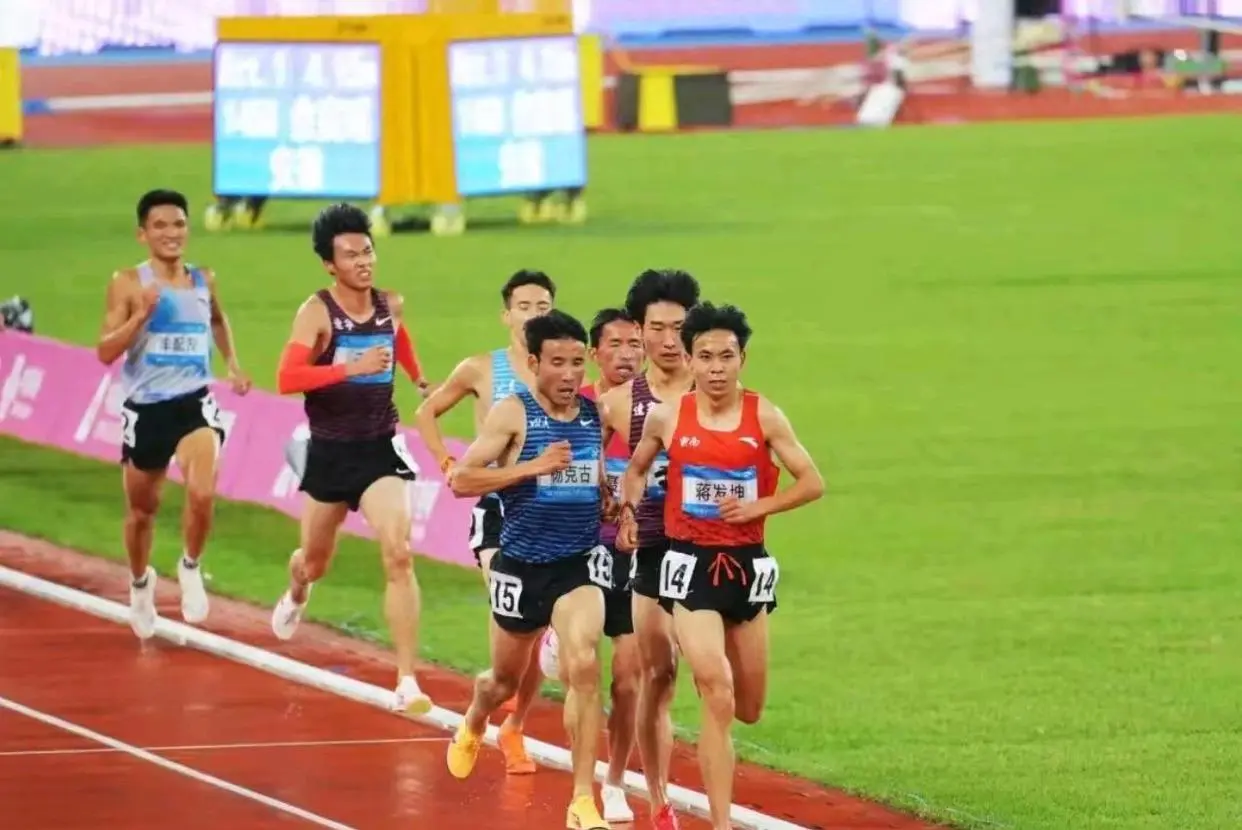 全运会男子10000米唐浩然28分54秒24夺银 蒋发坤28分45秒89夺金