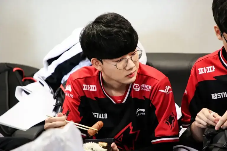 XUN和Viper加盟BLG组成银河战舰，呼吸哥和ELK或将加盟IG