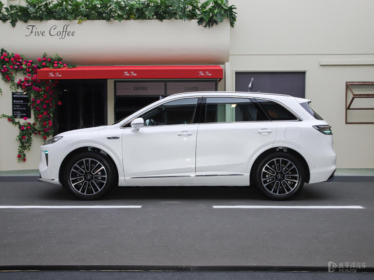 售15.98万起 尚界H5上市 增程纯电动力 搭载华为ADS 4