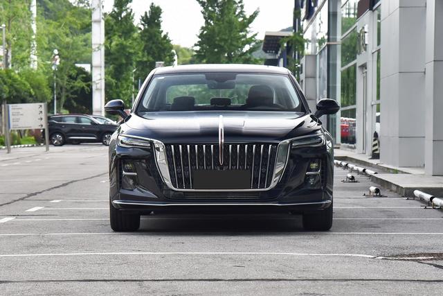 售价接近怎么选？全新红旗H5对比丰田凯美瑞，谁更适合你