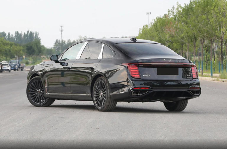 气场足！2.0T+8AT后驱配BOSE音响，中大型车看它！