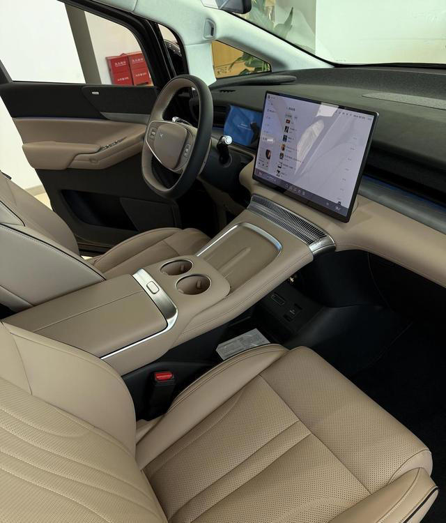 32.98万起小鹏X9超级增程实测：1602km续航+大空间家用MPV闭眼冲