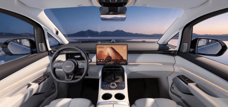 四排八座还没里程焦虑，吉利增程MPV银河V900来了