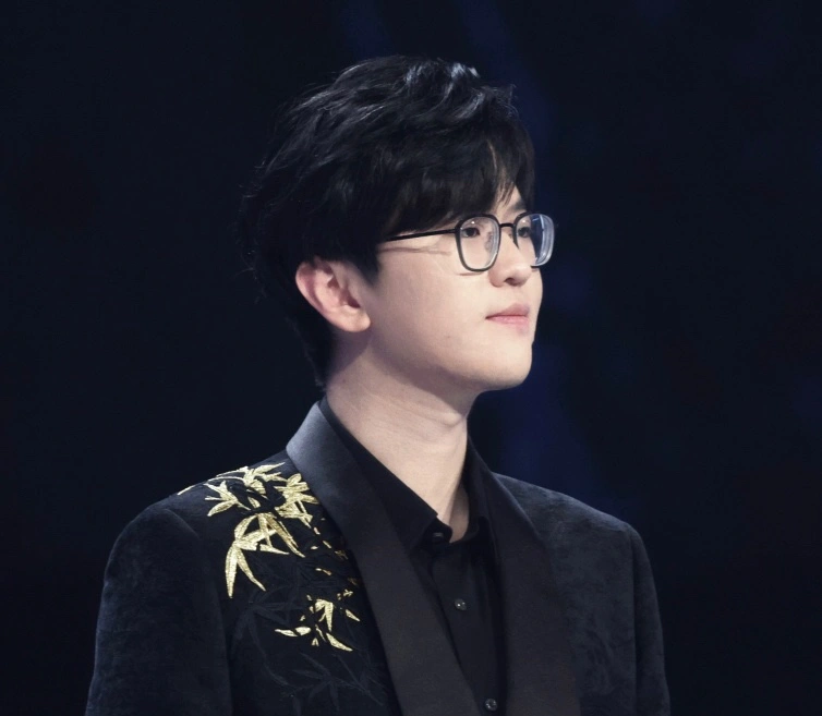 “LPL首轮拍卖三名顶级选手”火了，曝Uzi和Ming合照，IG经理陪同