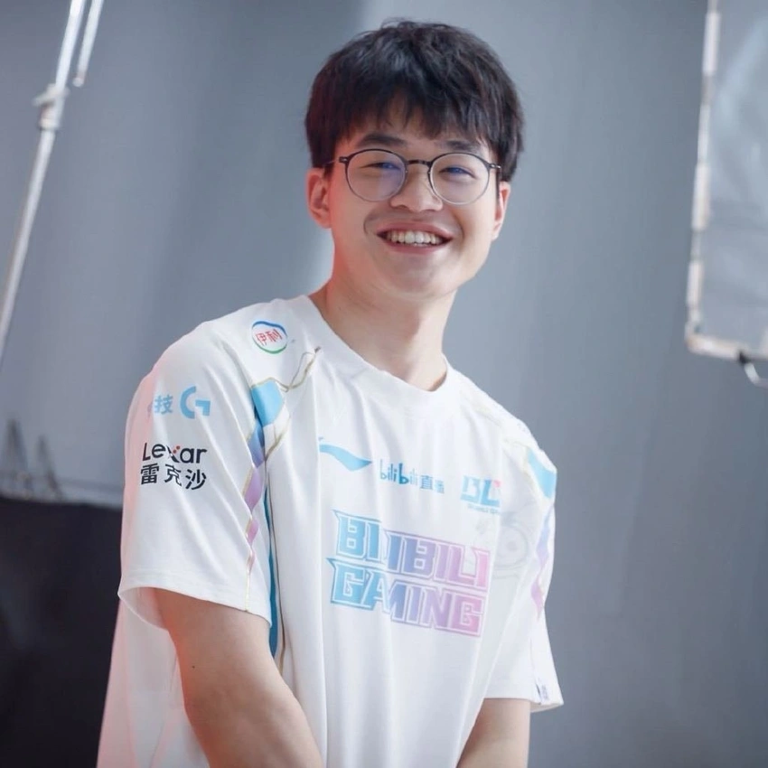 “LPL首轮拍卖三名顶级选手”火了，曝Uzi和Ming合照，IG经理陪同