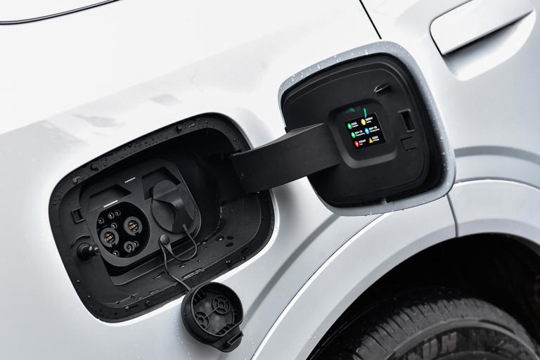 山海L7 PLUS长续航豪华电七座SUV，旅行如房车想躺就躺