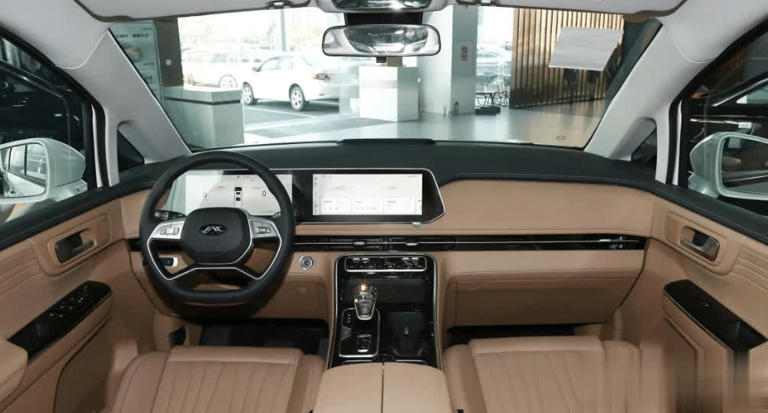 21.99万起售+鸿蒙系统赋能，这款中大型MPV成黑马？