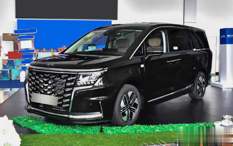 21.99万起售+鸿蒙系统赋能，这款中大型MPV成黑马？