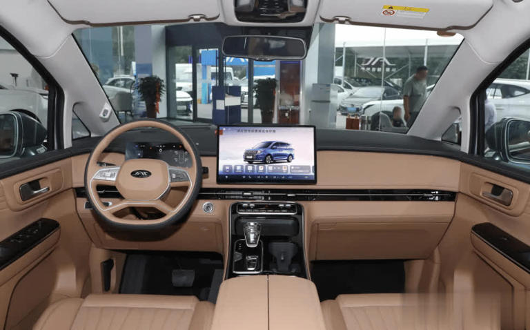 21.99万起售+鸿蒙系统赋能，这款中大型MPV成黑马？