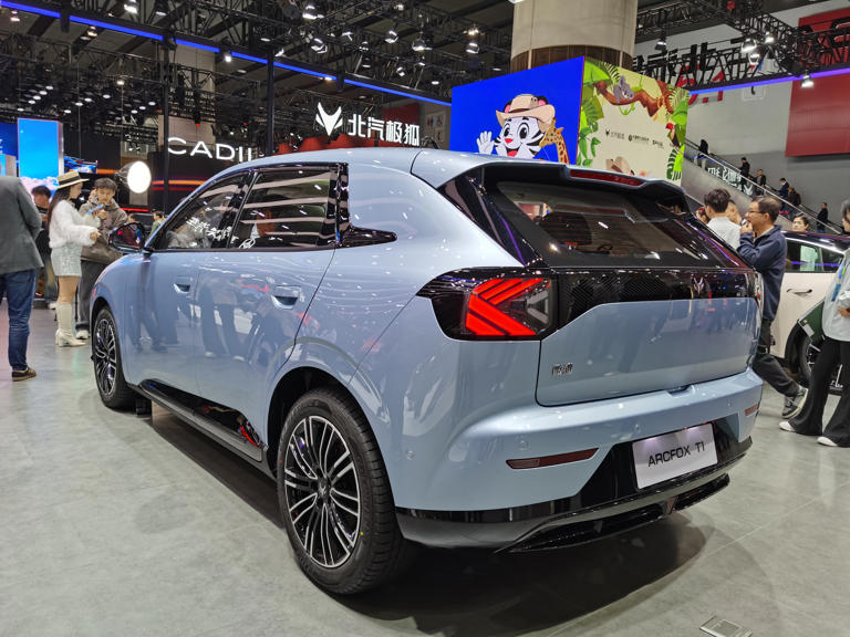 6万级纯电卷王极狐 T1，A0级市场的“家庭精品纯电”新标杆