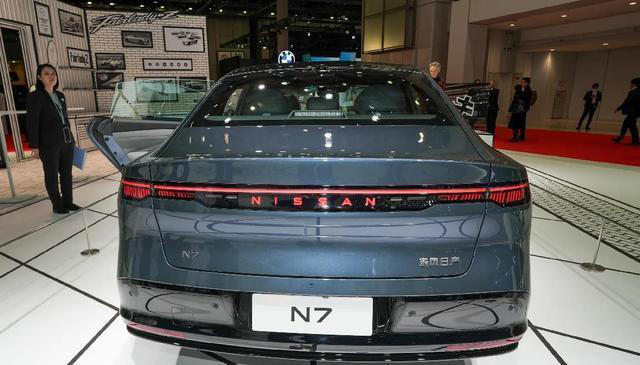 东风日产N7，纯电续航635公里，轴距2915毫米，15.6寸大屏+8295P
