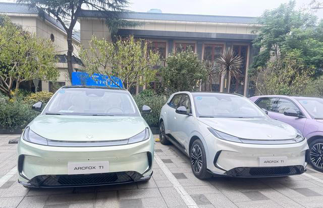 试驾极狐T1：A0级价格 准B级空间，配置完全不像6万元级别