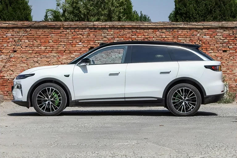 空间大，配激光雷达与8295芯片，零跑C11表现如何？