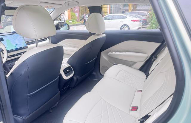 试驾极狐T1：A0级价格 准B级空间，配置完全不像6万元级别